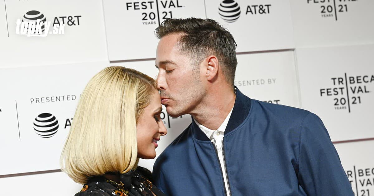 Paris Hilton sa v tajnosti stala MAMOU: Zverejnila PRVÉ FOTO bábätka ...