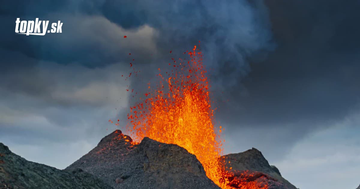 V Indonézii vybuchla sopka Ruang: Evakuovať museli stovky ľudí