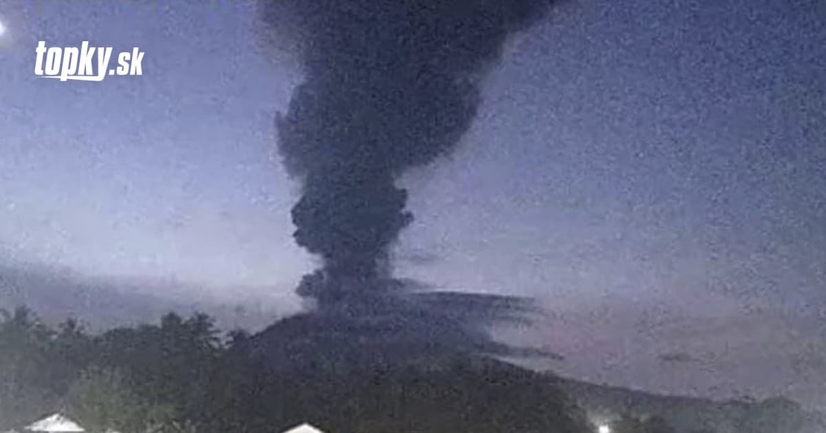 Sopka Ibu vybuchla za jedeň deň až trikrát: Vychrlila 5-kilometrovú ...