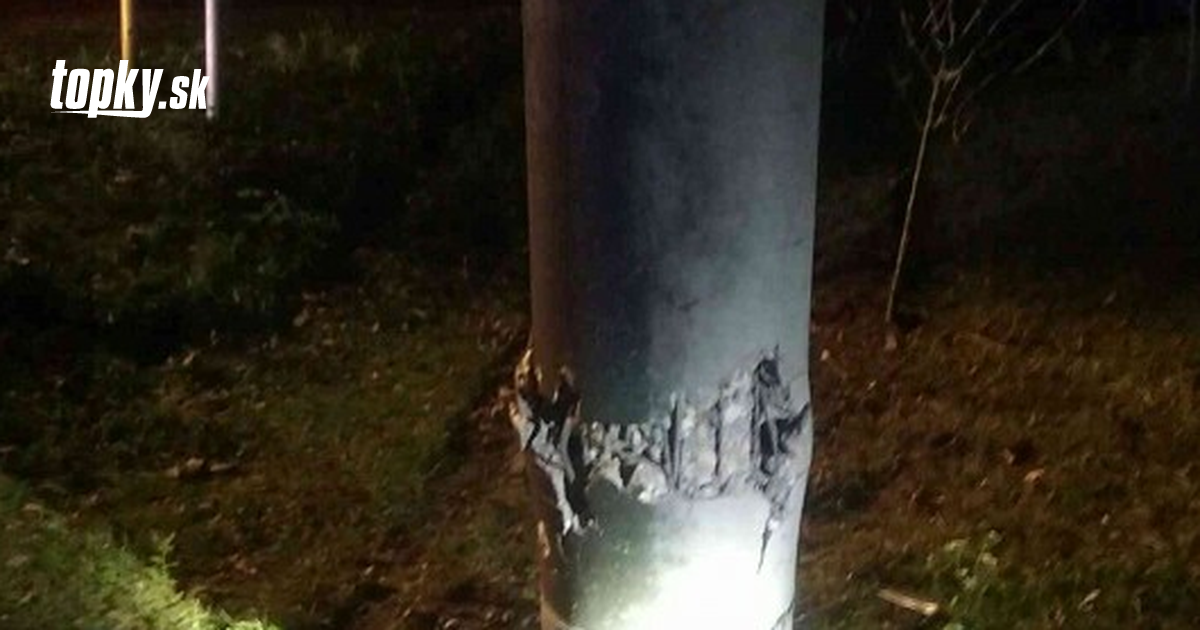 Dopravná nehoda: FOTO Betónový elektrický stĺp sa po náraze zlomil a ...