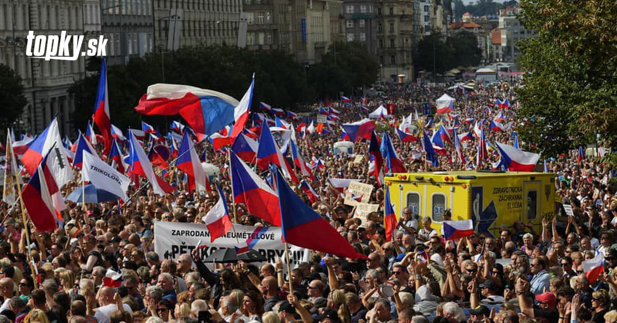 MASÍVNE PROTESTY v Prahe, asi 70-tisíc ľudí vyzvalo vládu na odchod ...
