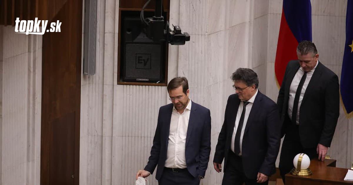 MIMORIADNY ONLINE Je po všetkom: Vláda Eduarda Hegera padla! - galéria ...