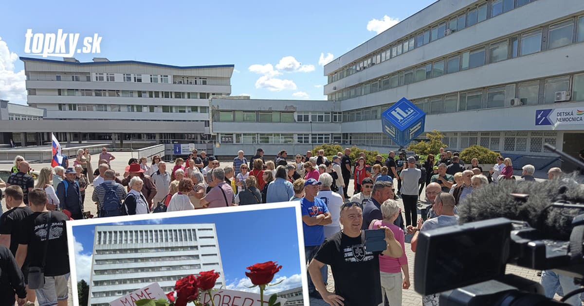 Emotívne zhromaždenie v Banskej Bystrici: Fica prišli ľudia podporiť ...