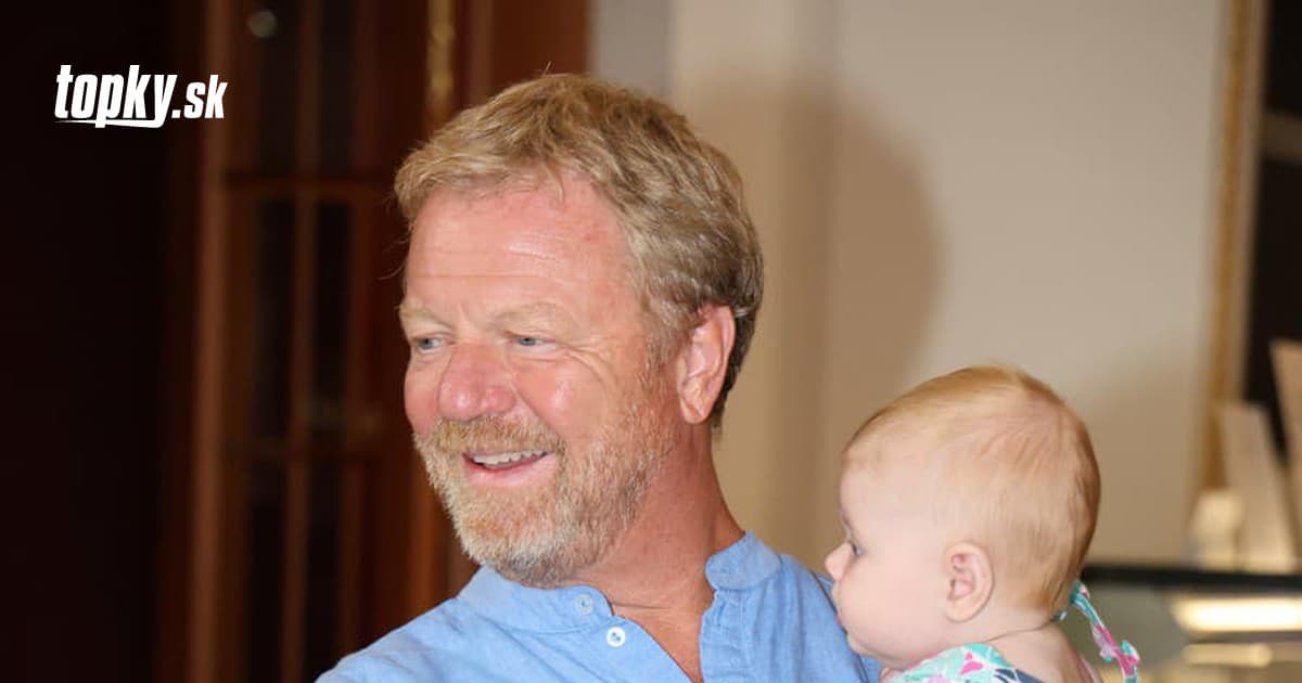 Kramár ukázal svetu svoj podklad: Aha, ako veľkolepo uviedol dcérku ...